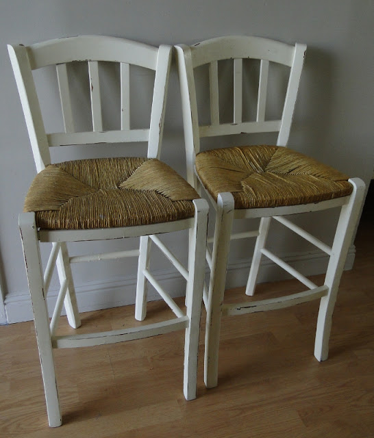 Ms. Funky Junk: Darling Shabby Chic counter high bar stools $59 each