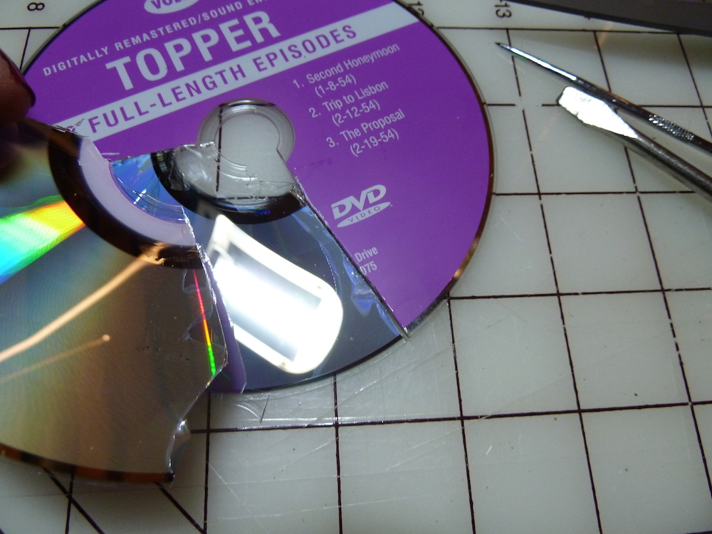 Make it easy crafts: Recycled DVD ornament tutorial