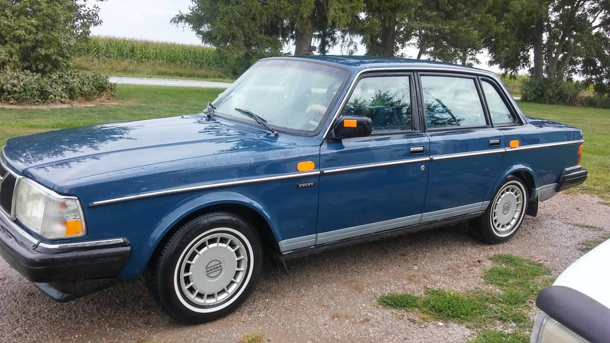 Thorsday Bluebird: 1991 Volvo 240 Sedan - DailyTurismo