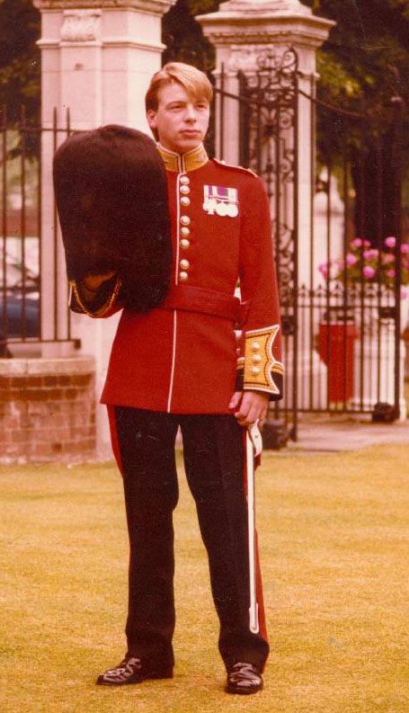 The Falklands: ROBERT ALISTAIR LAWRENCE - MC