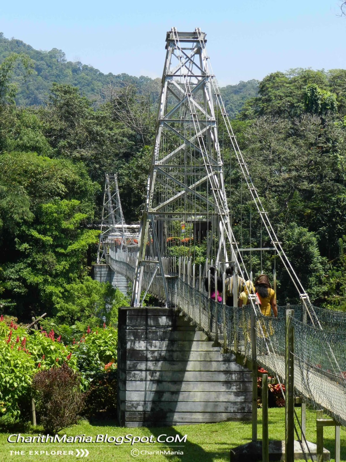 CharithMania: "Old suspension bridge over River Mahaweli at Peradeniya"