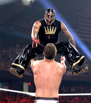 WWE In live!!!!: REY MYSTERIO & SIN CARA vs CODY RHODES & TENSAI