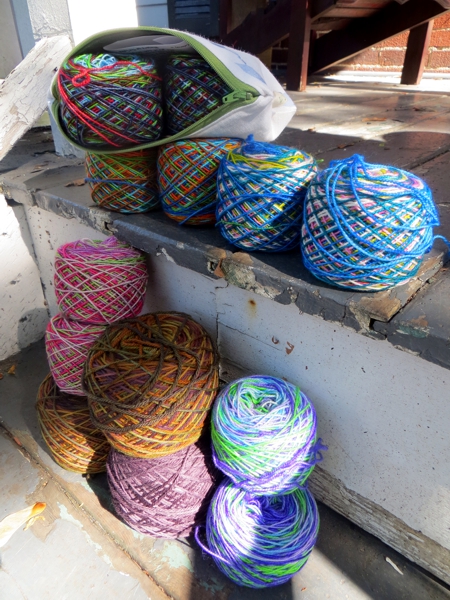Yarn cakes