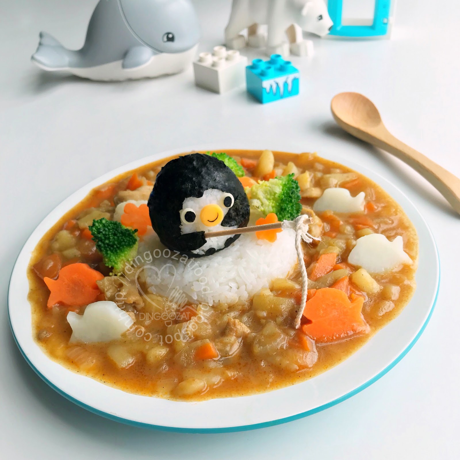 Miki's Food Archives : Penguin Goes Fishing Onigiri Served In Homemade ...