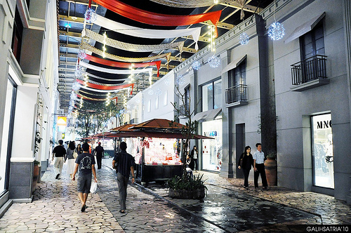 Menikmati Suasana Paris di Pulau Jawa: The Paris Van Java