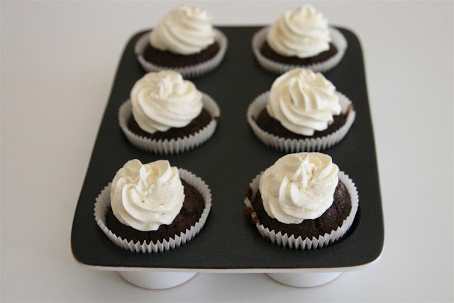 Root Beer Float Cupcakes | Cakelets & Doilies