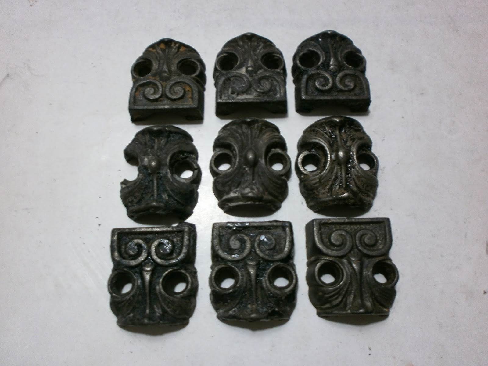 Antikpisan: 3 Buah Spanyolet Art Nouveau Dan 1 Buah Spanyolet Kuningan ...