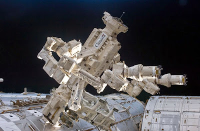 Suburban spaceman: CSA Dextre: ISS Space robot repairs itself