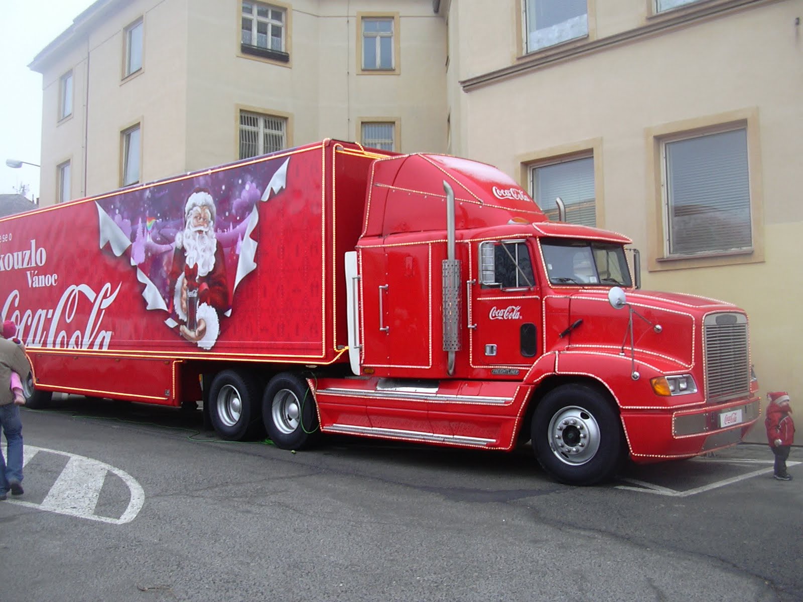 Gambar Mobil: Truck Coca-cola