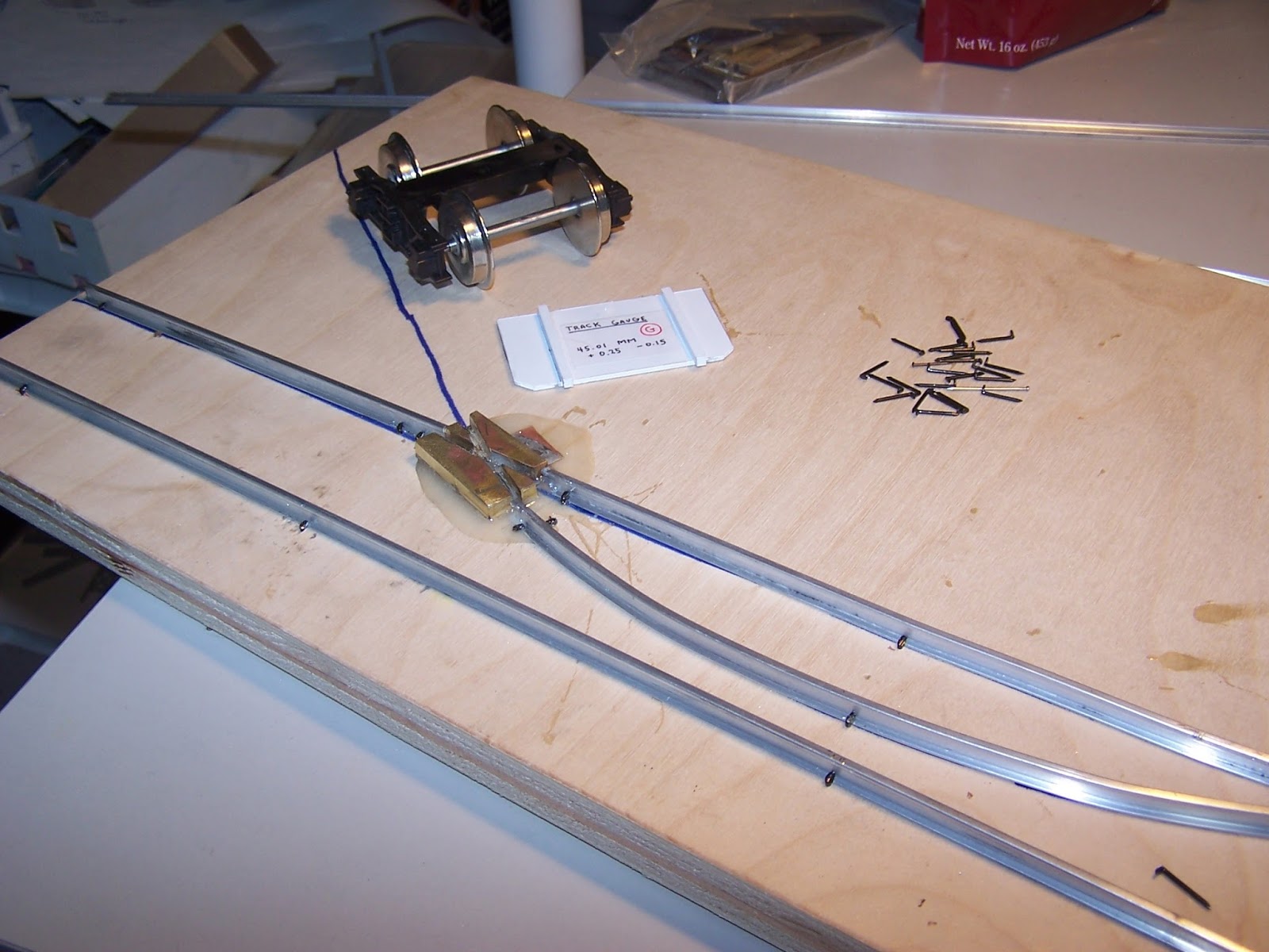 D & H "Colonie Main" layout: Handlaying a Gauntlet track - FAIL!