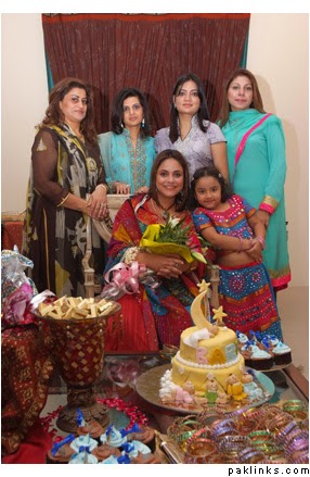 Nadia Khan With Her Family - New Unseen Pictures | FashionForLife1
