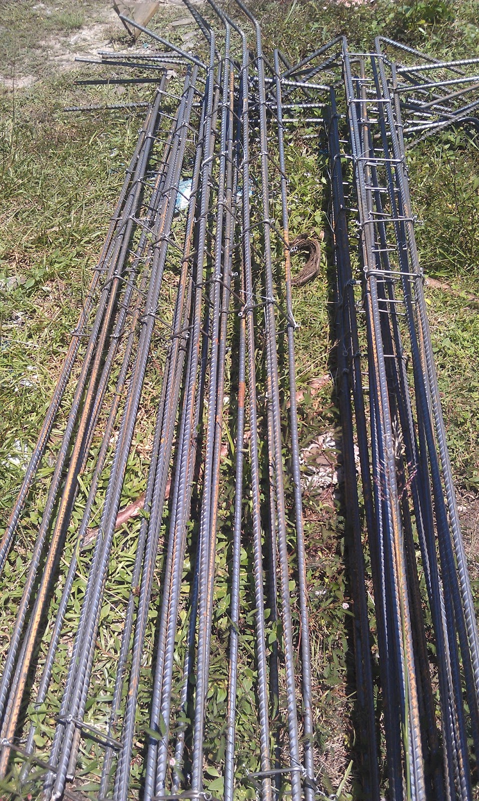 Kerja Memotong, Membengkok dan Mengikat Besi ~ Membina Rumah Impian