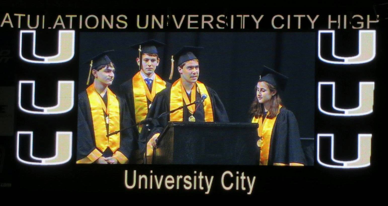 say-yes-to-u-city-schools-uchs-2013-valedictorians-celebrate-their