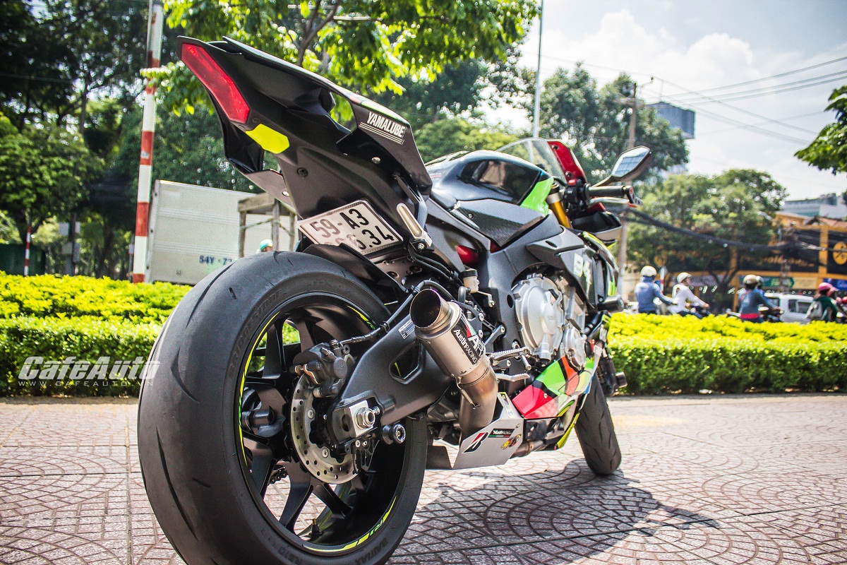 2015 Yamaha R1 stunning style with Valentino Rossi | motorcycle