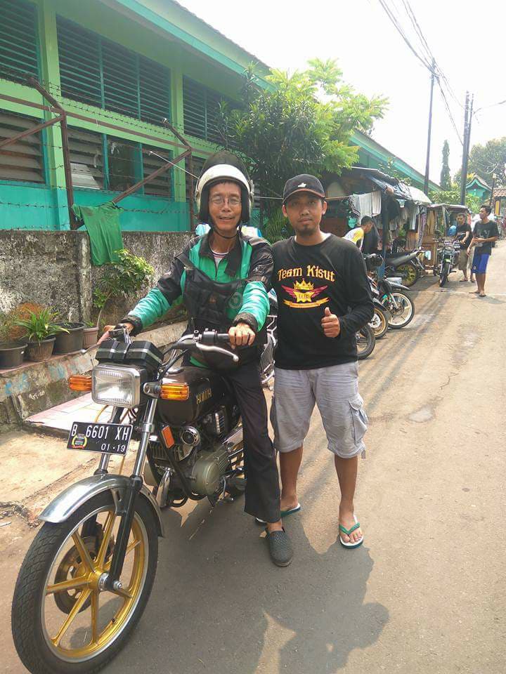 BIKIN HARU ...Sekelompok Anak Muda Membantu Bapak Ojek Online GOJEK ...