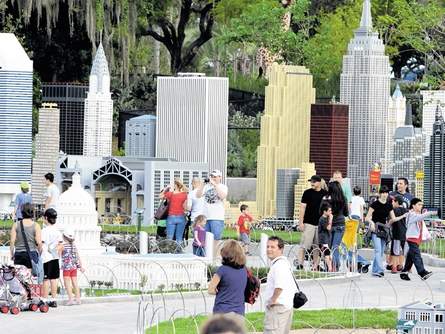 The Lego Legacy: Legolands - Os Parques Temáticos da Empresa Lego