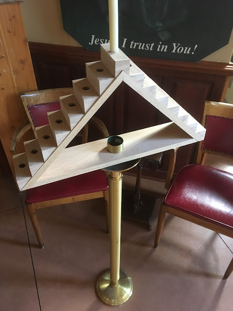 Orbis Catholicus Secundus: How to Make a Hearse for Tenebrae