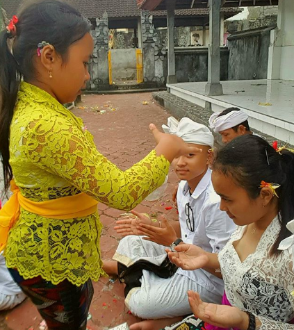 Mantra Panca Sembah Di Merajan