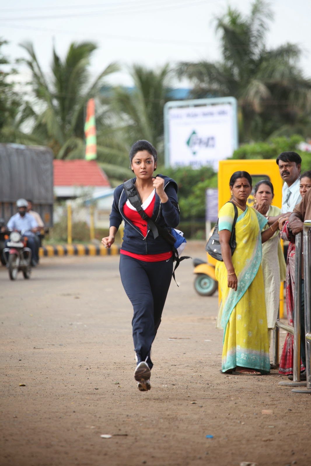 Mirchi Stills: Tanushree Dutta Latest Hot Photos in Sports Dress
