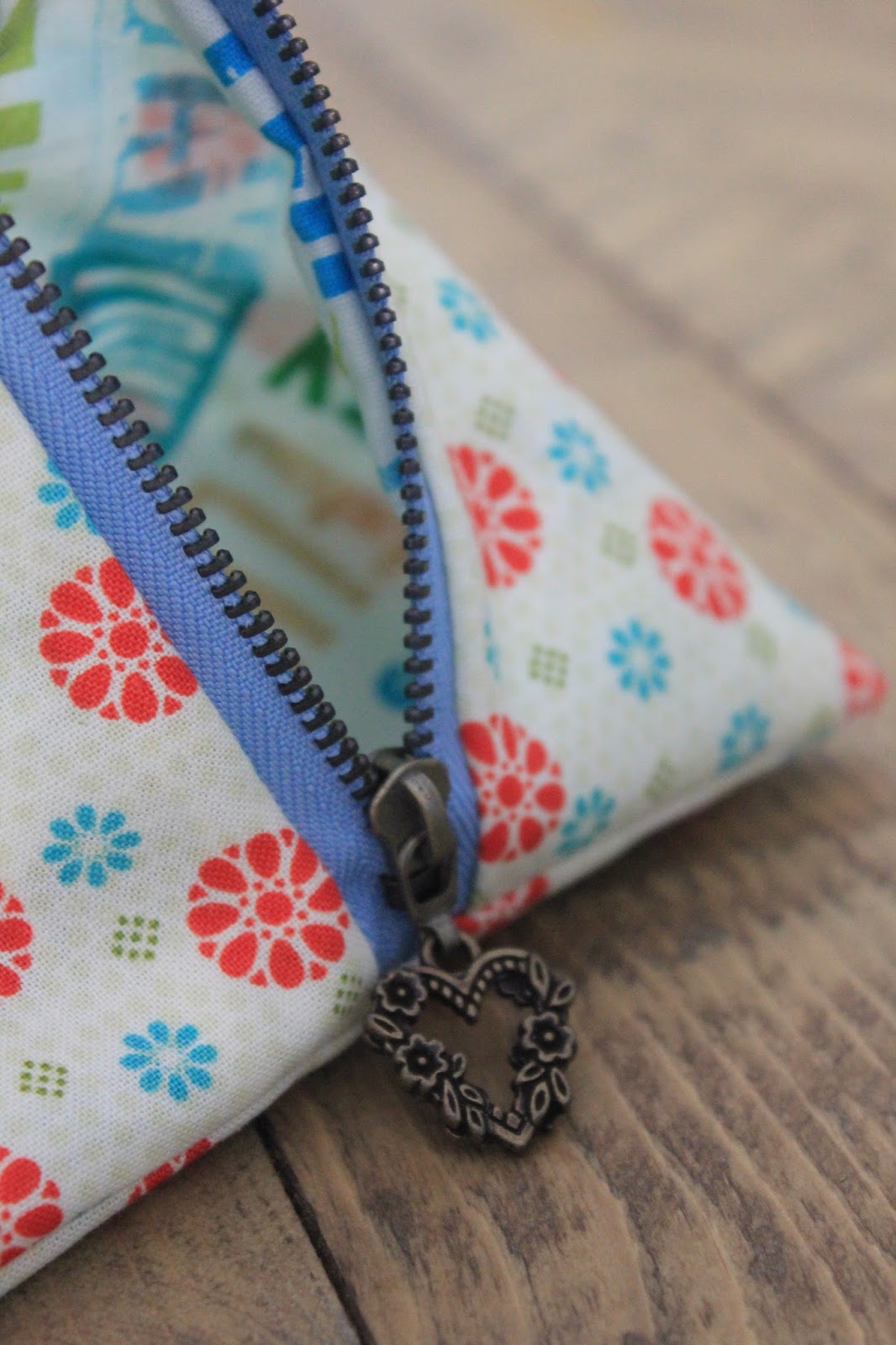 vina snippets: Pyramid Pouch Tutorial