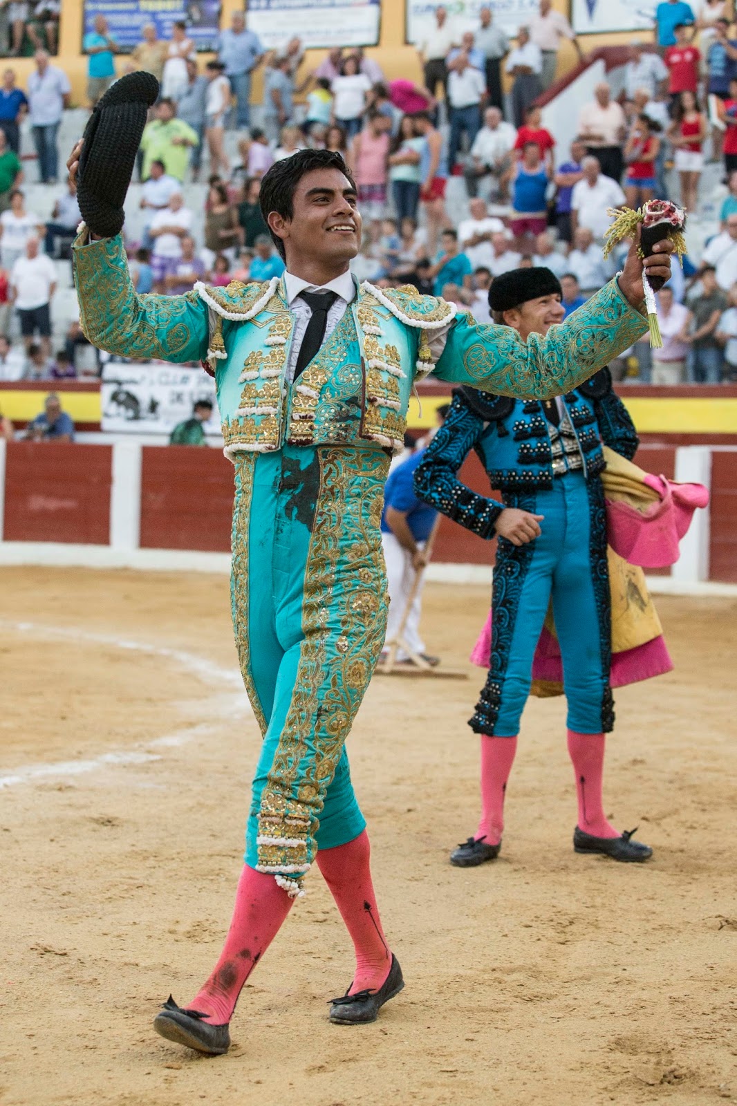 Gelán Noticias: TOROS.- La entrega del novillero mexicano Gerardo ...