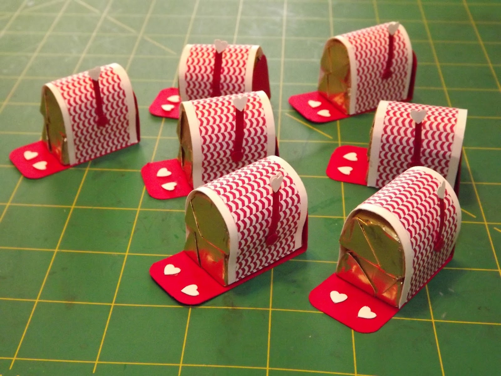 Nanny's Pansy Patch: Mini Valentine Mailboxes