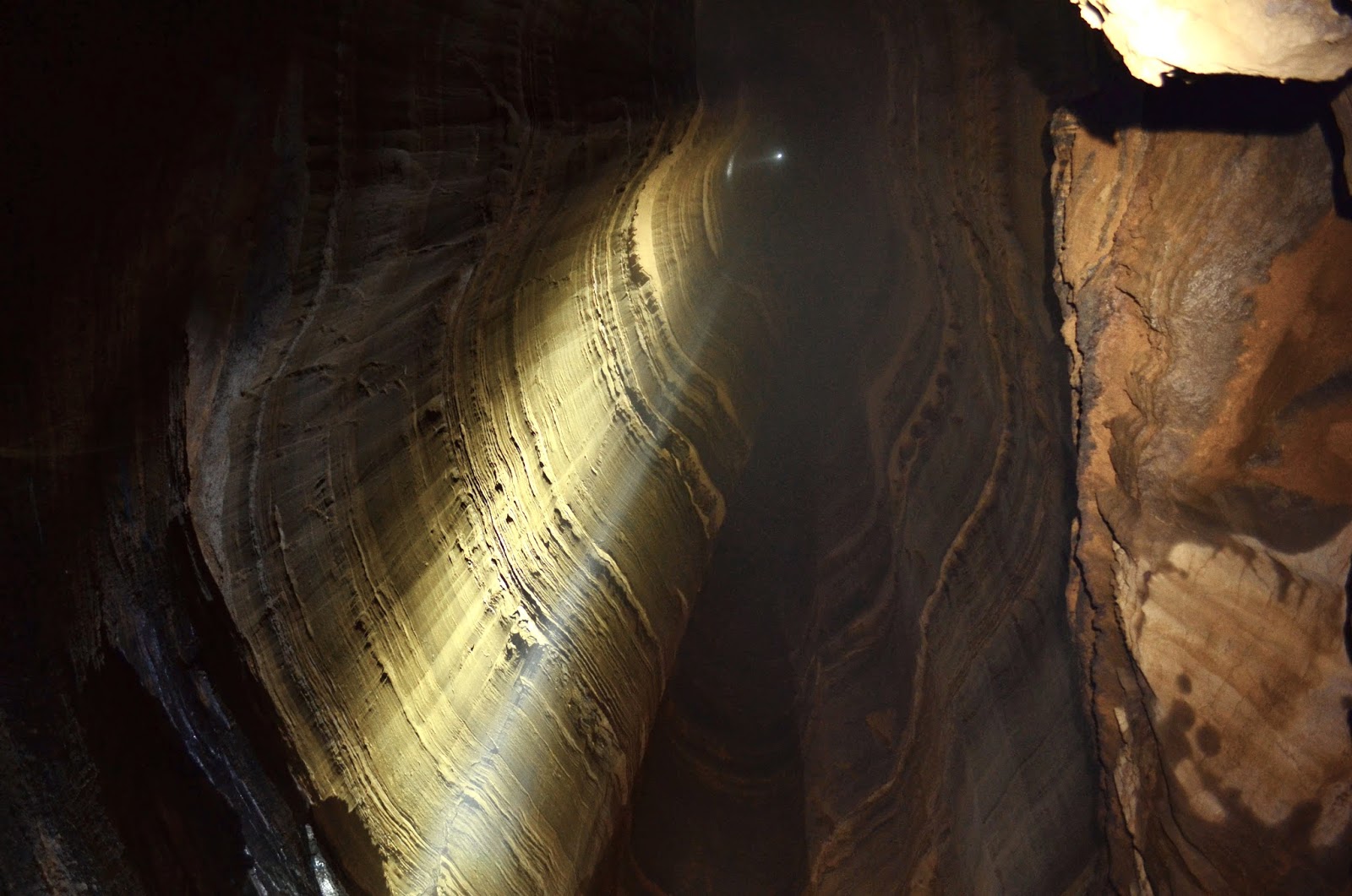 ELLISONS CAVE CROSSOVER DOWN FANTASTIC PIT & UP INCREDIBLE PIT. - ADAM ...