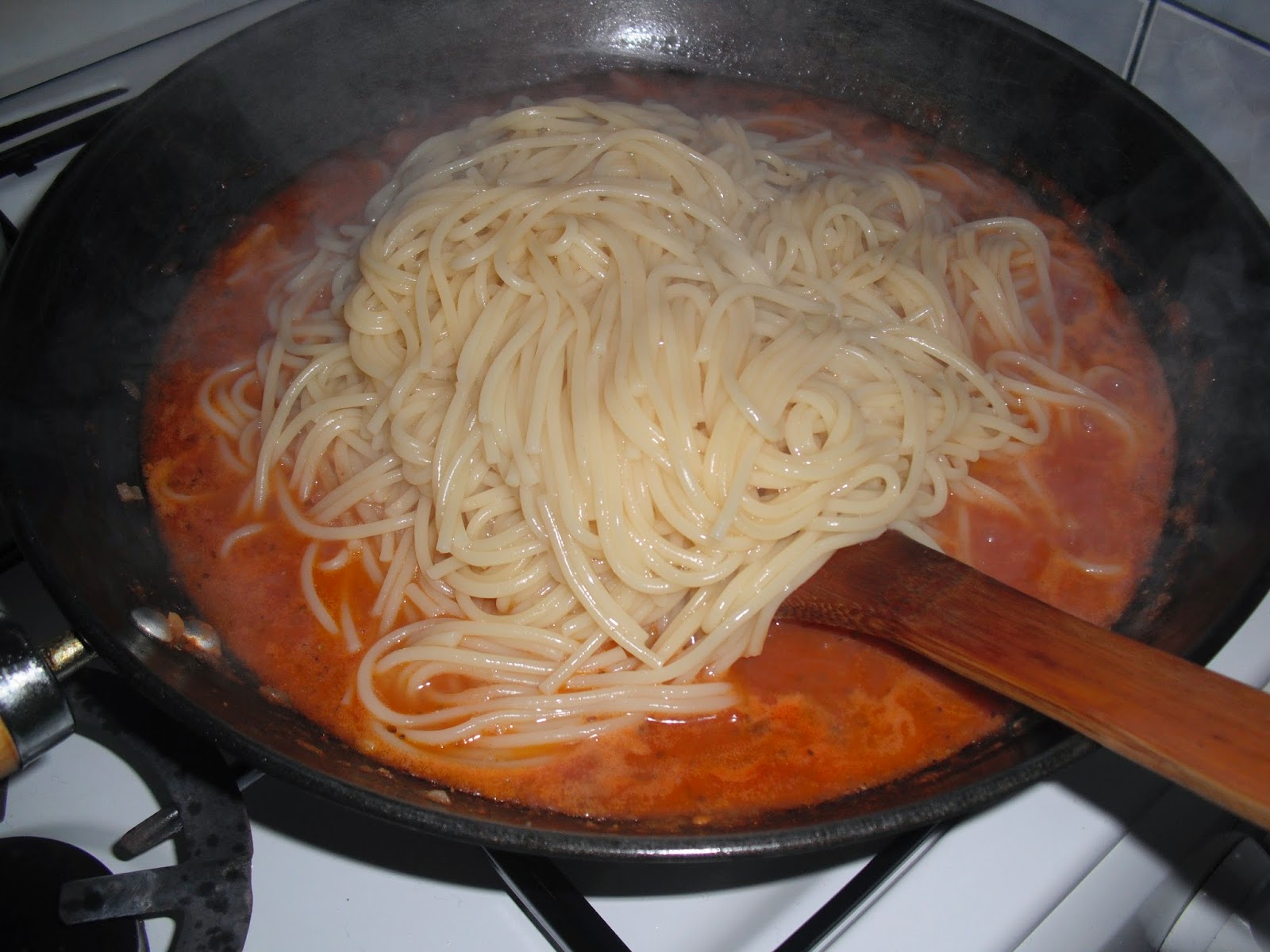 Retete simple,sanatoase si gustoase: Spaghete cu creveti