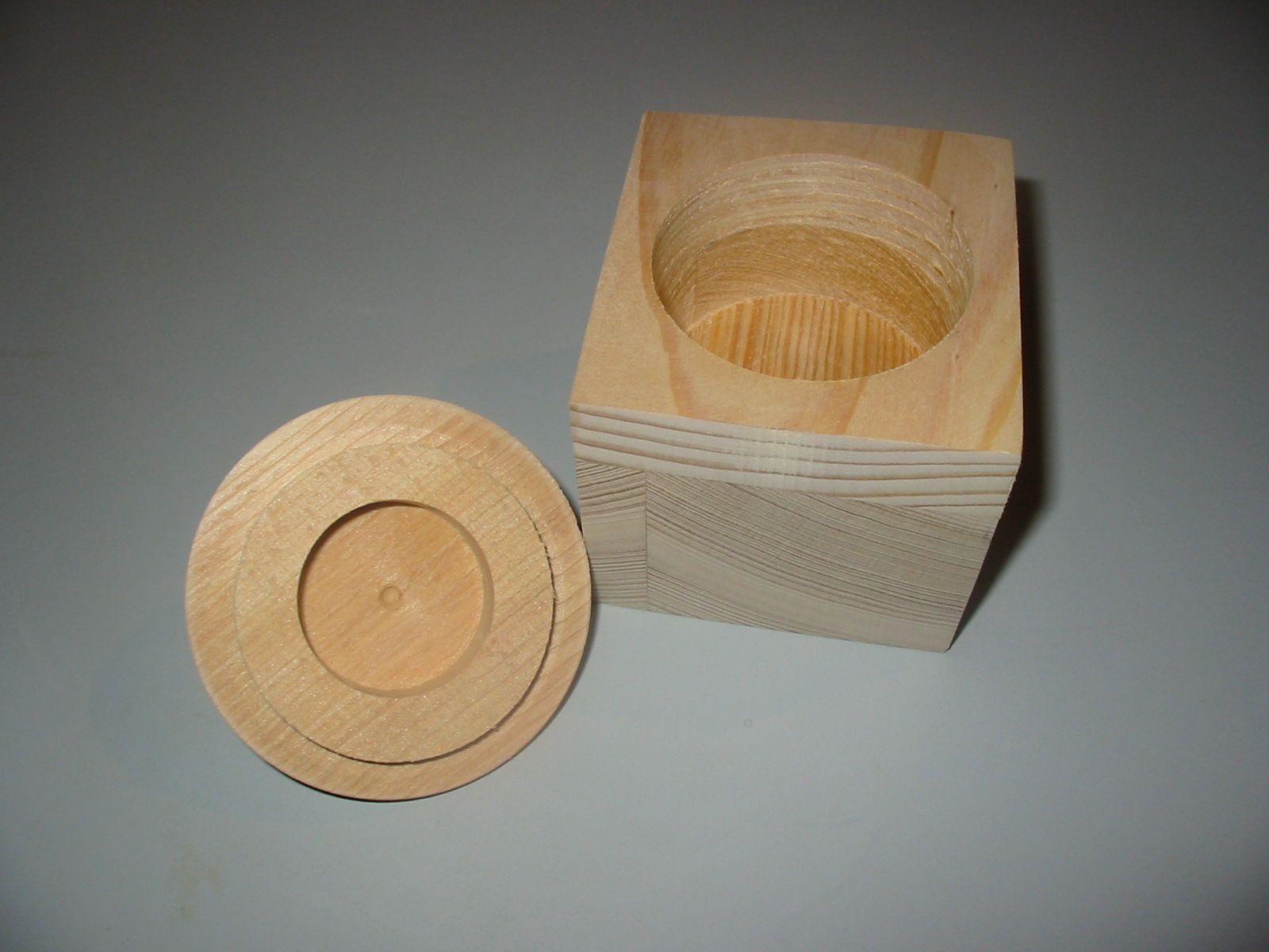 Selkie Wood Works: Scrap wood ideas-small square box with a turned lid