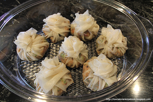 Low Calorie Recipe Book: Giant Mild Chilli Chicken Dim Sims with Salad ...