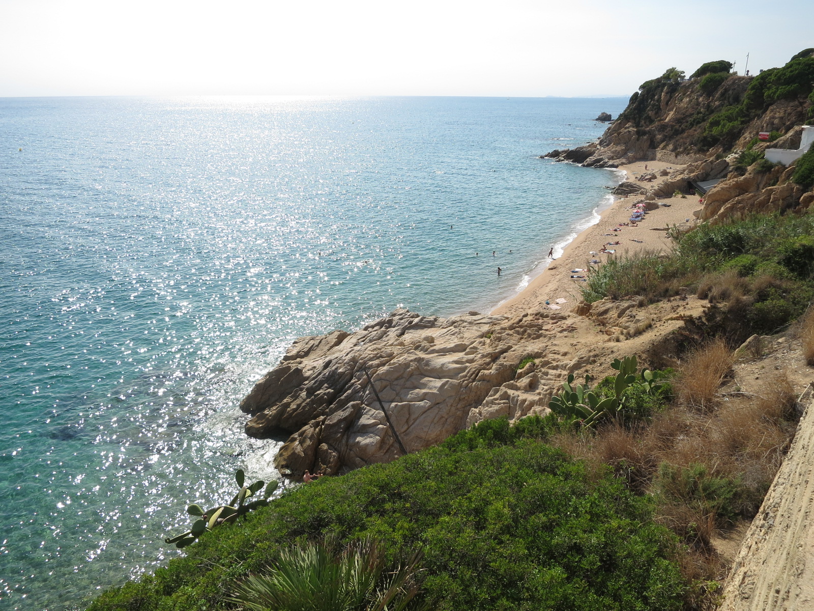 La Natura a la Baixa Tordera: Platja de Les Roques i de Garbí (Calella ...