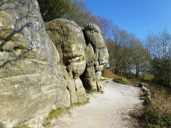 Southern Sandstone Climbs: CLIMBING AREAS