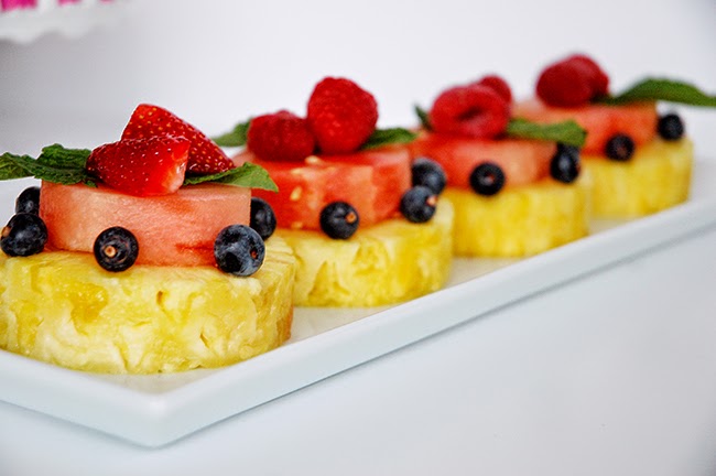 Pen + Paper Flowers: MAKE IT | Fresh Fruit Birthday Cake + mini cakelets