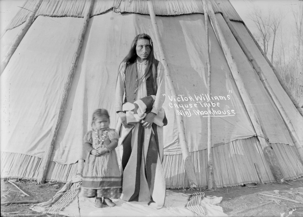 White Wolf : Stunning Portraits of Cayuse People From The Early 1900s