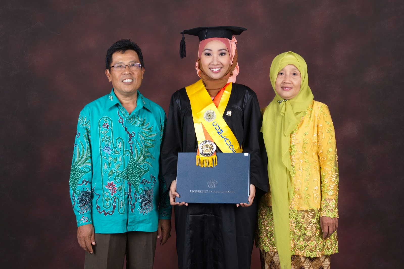 La Dolce Vita, Live a Happy Life...: Referensi Foto Wisuda: GIBRAN ...