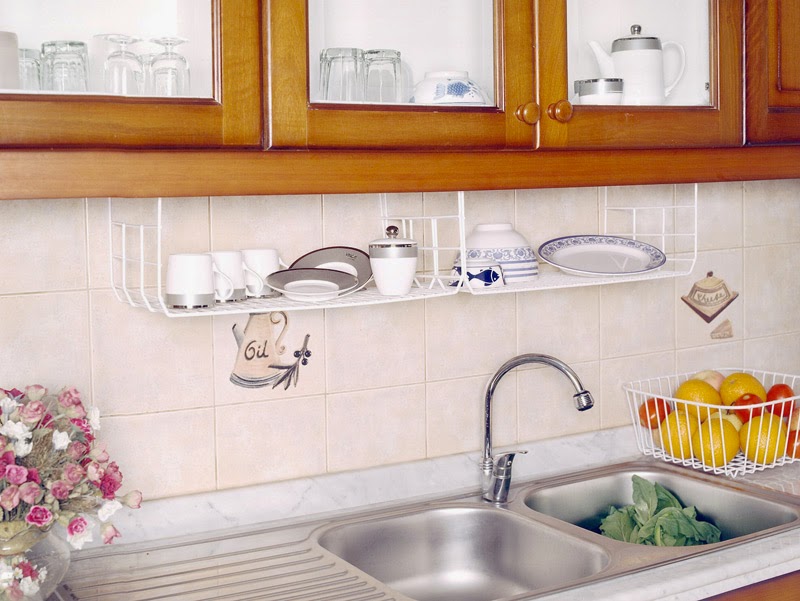 Design Rumah Idaman: Ide Kreatif Rak Piring Gantung