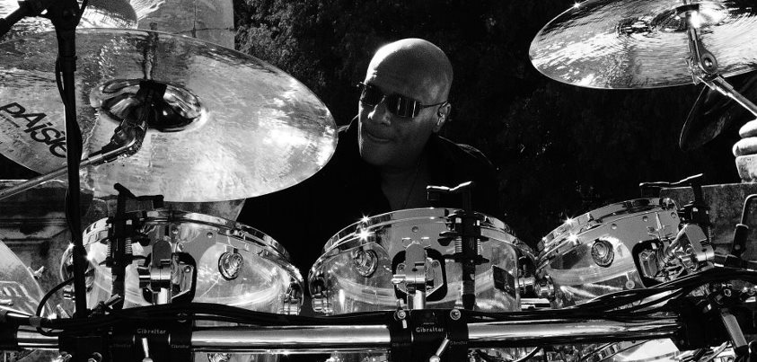 Adrián Avalle: Drummer (in grey)