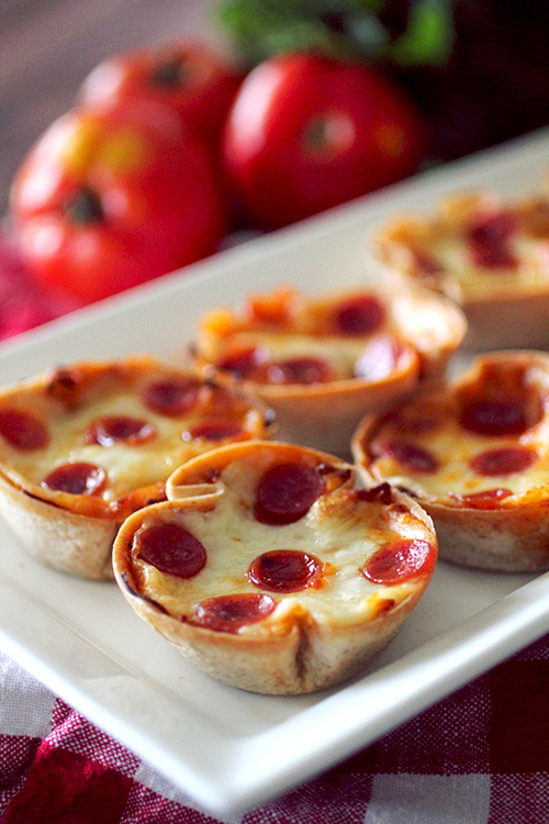 Khristelle: MINI DEEP DISH PIZZAS