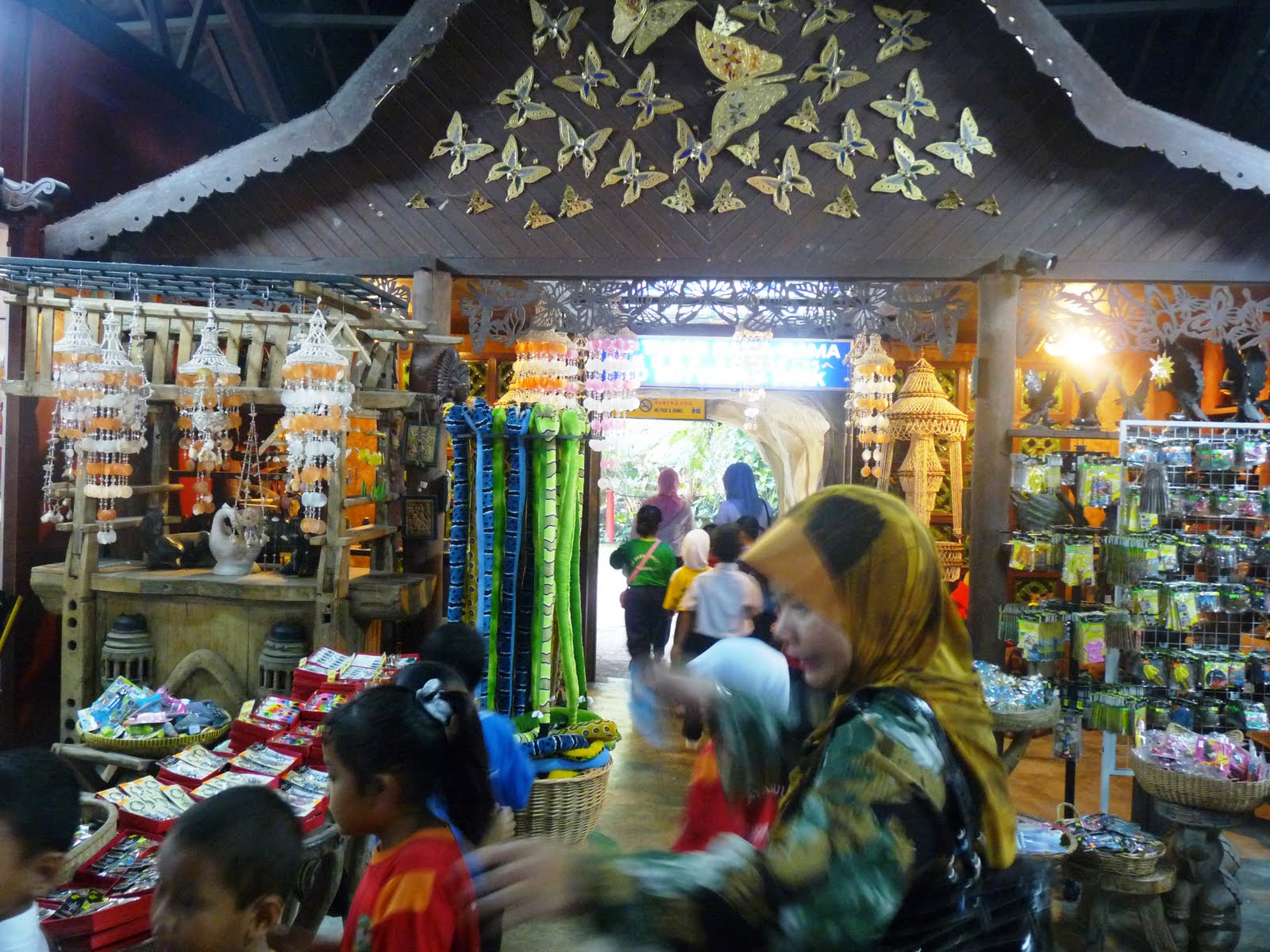 Kehidupan Dunia Hanyalah Persinggahan...: Taman Rama-rama & Penjagaan ...