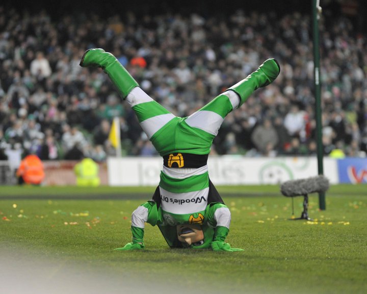 Futbol Kulübü Blog: Shamrock Rovers'ın Süper Maskotu ''Hooperman''
