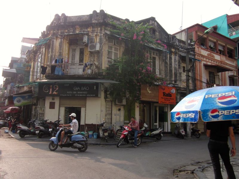 Adventures from Vietnam: beautiful buildings, Hanoi