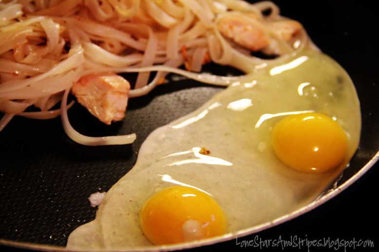 Lone Stars and Stripes: { pad thai at home }