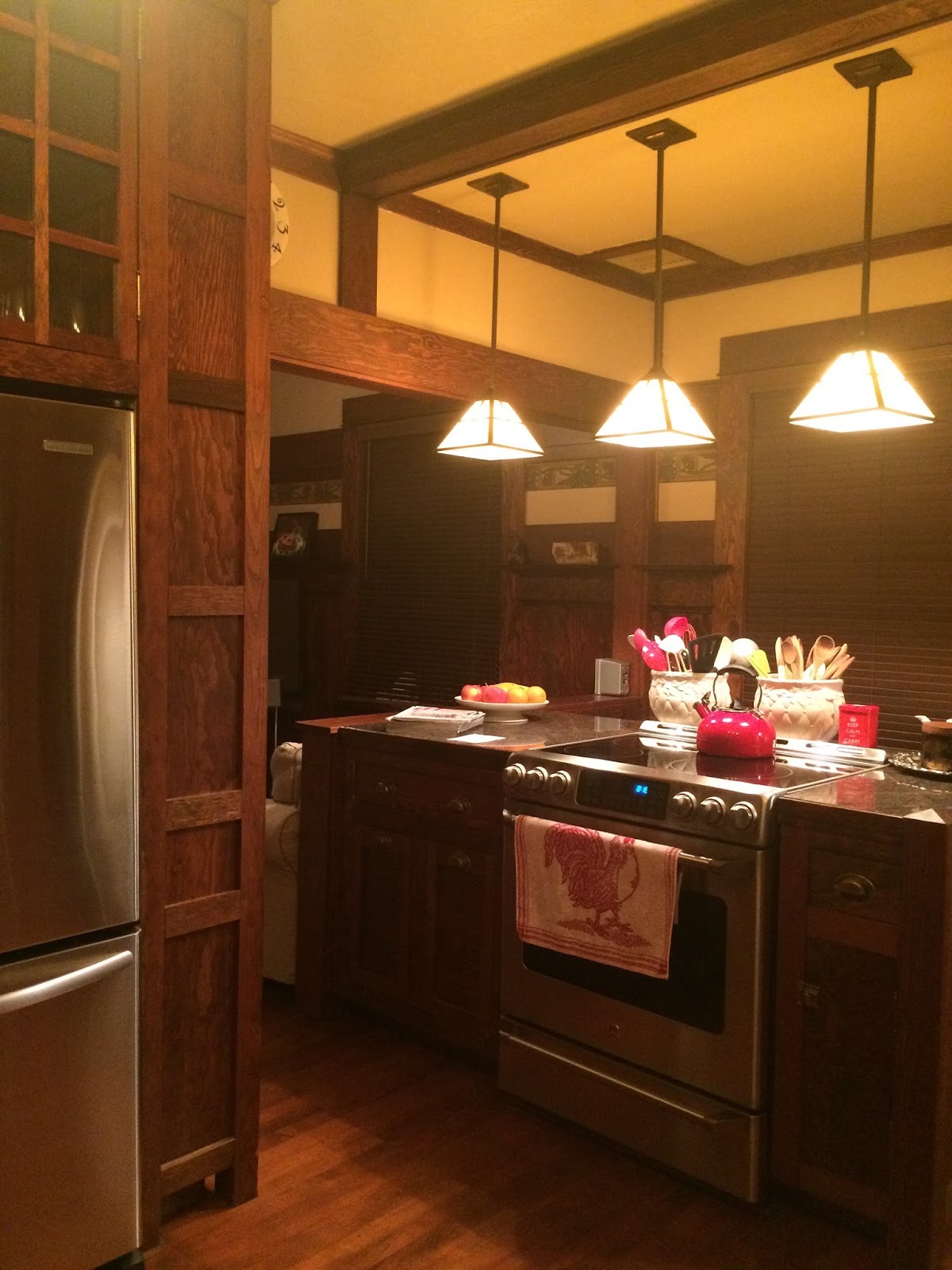 hostess of the humble bungalow: The Humble Bungalow kitchen...and cats.