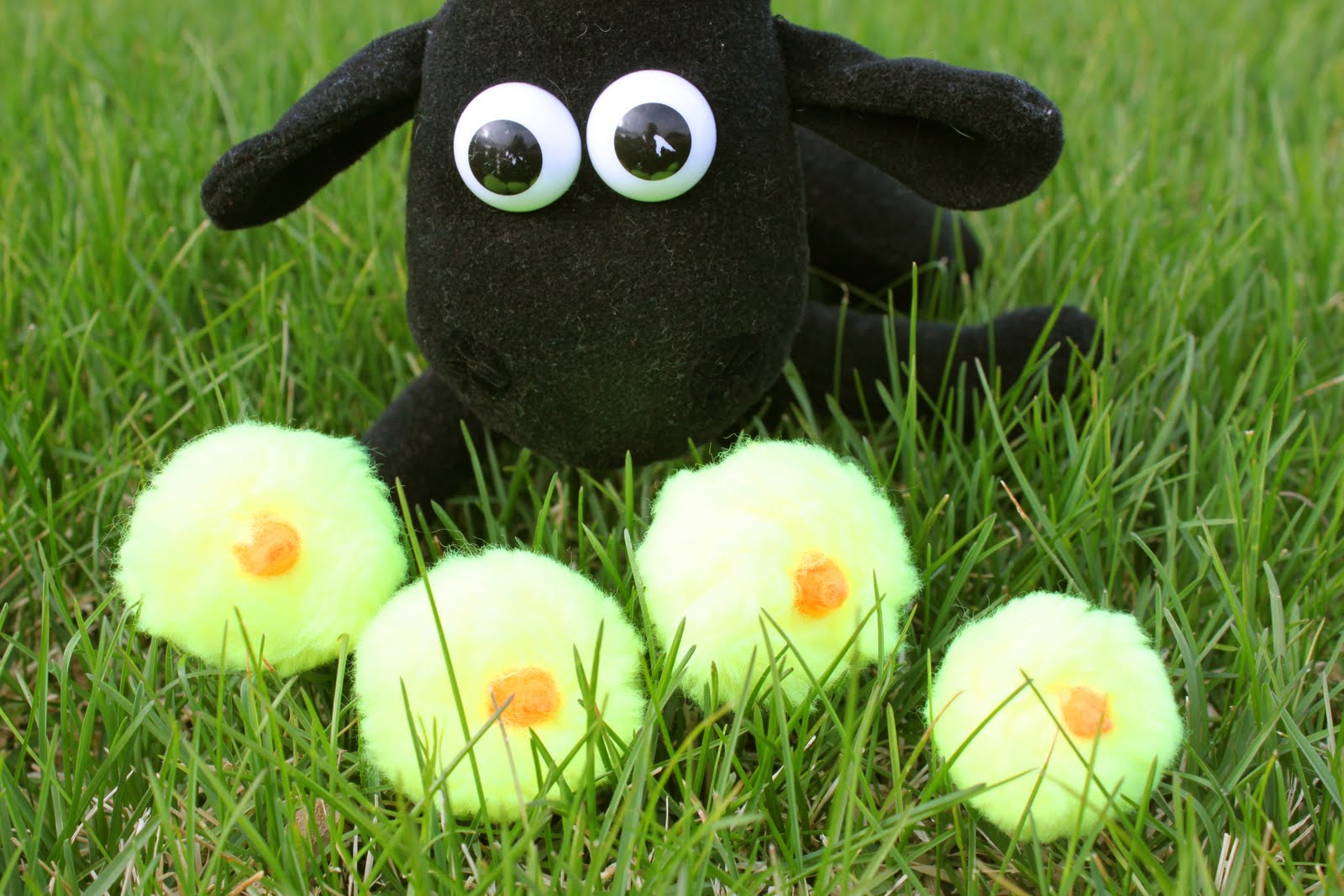 Obsessively Stitching: QUICK Easter Chicks