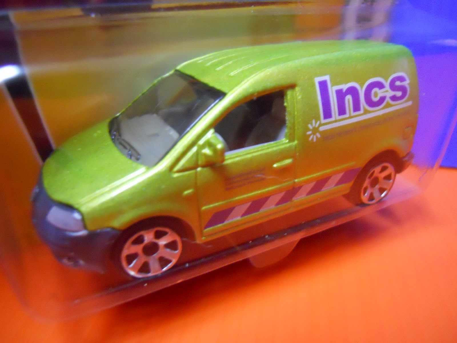 Dexters Diecasts (DexDC): Matchbox 2009 #45 ~ Volkswagen Caddy "Incs"