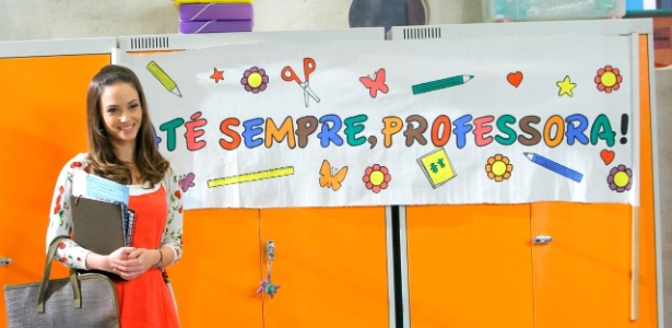 Carrossel Mania: Professora Helena dá sua última aula na Escola Mundial