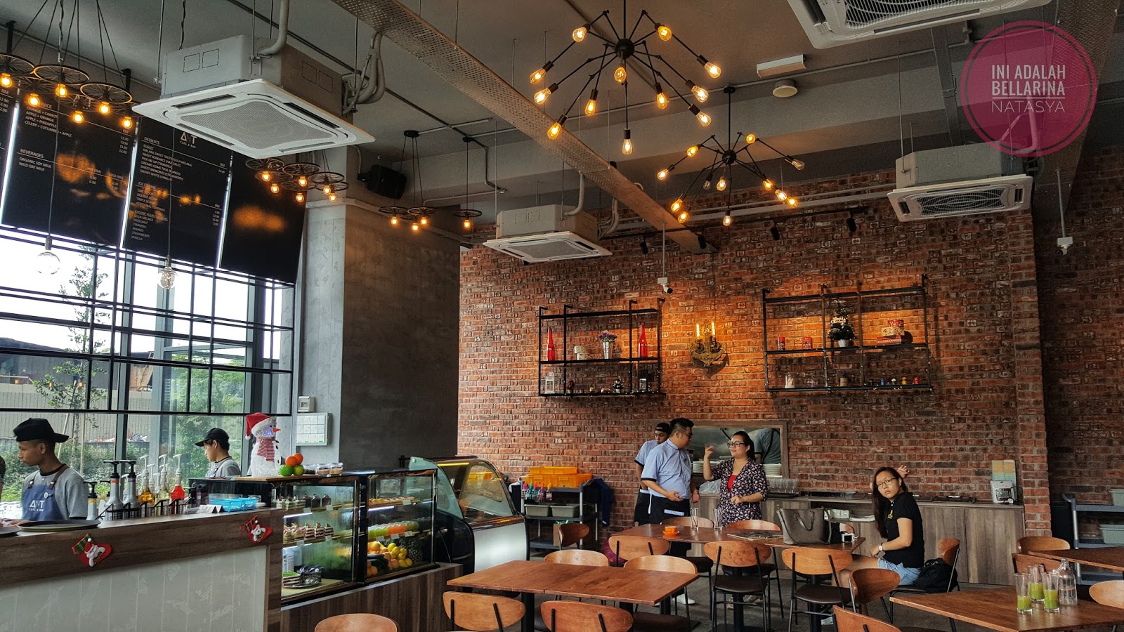 Menu Masakan Istimewa Asia & Barat Di AnT Cafe & Bar