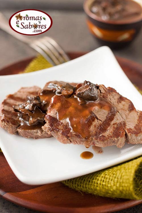 Aromas e Sabores: Escalopinho de filé mignon ao molho funghi