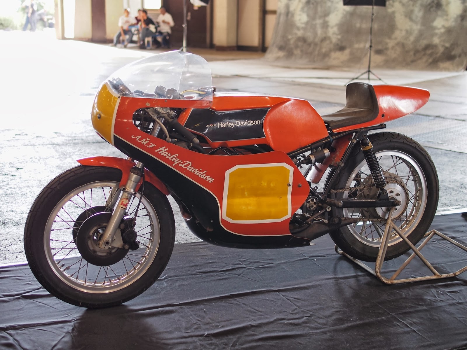 大神戸共榮圈: 2013 スピード&カスタムショー # 77 AERMACCHI HARLEY DAVIDSON RR250 など