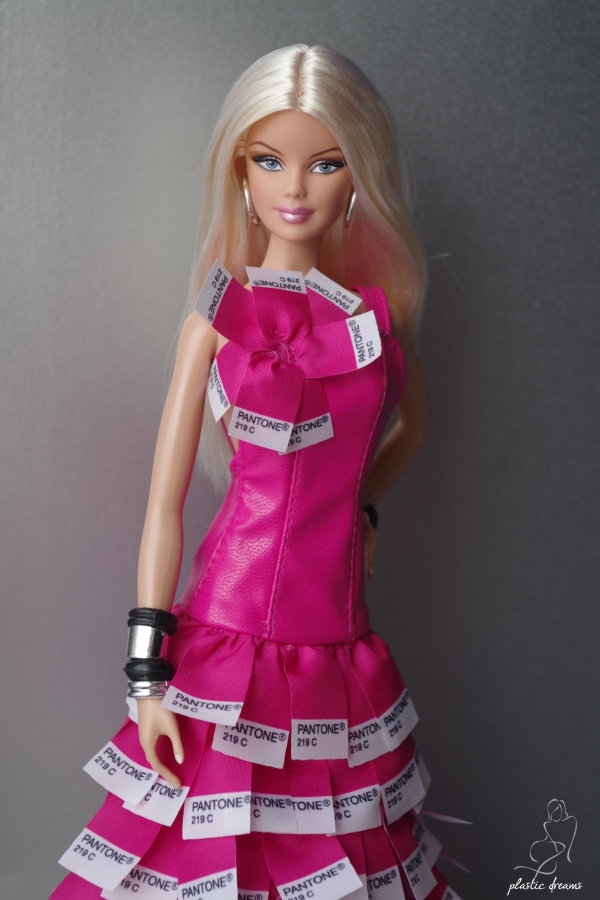 Plastic Dreams Dolls :: Barbie et miniatures: Pink In Pantone Barbie Doll